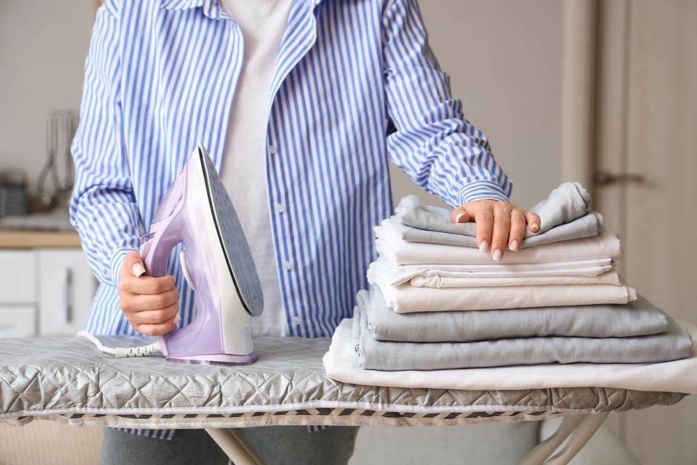 Adiós manchas en la plancha y ropa sucia: el truco infalible para dejar ...